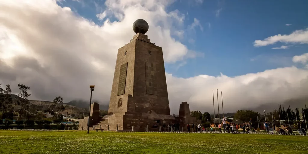 Visita la Mitad del Mundo en Ecuador: Tu Guía Definitiva